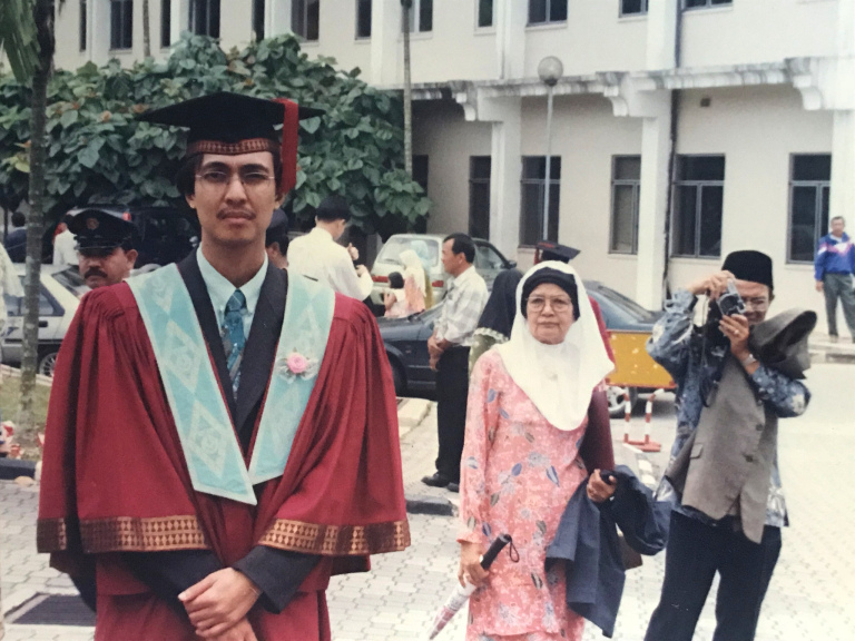 Hadi Nur - Born in 1969. Online since 1999. - Dari mahasiswa sampai ...