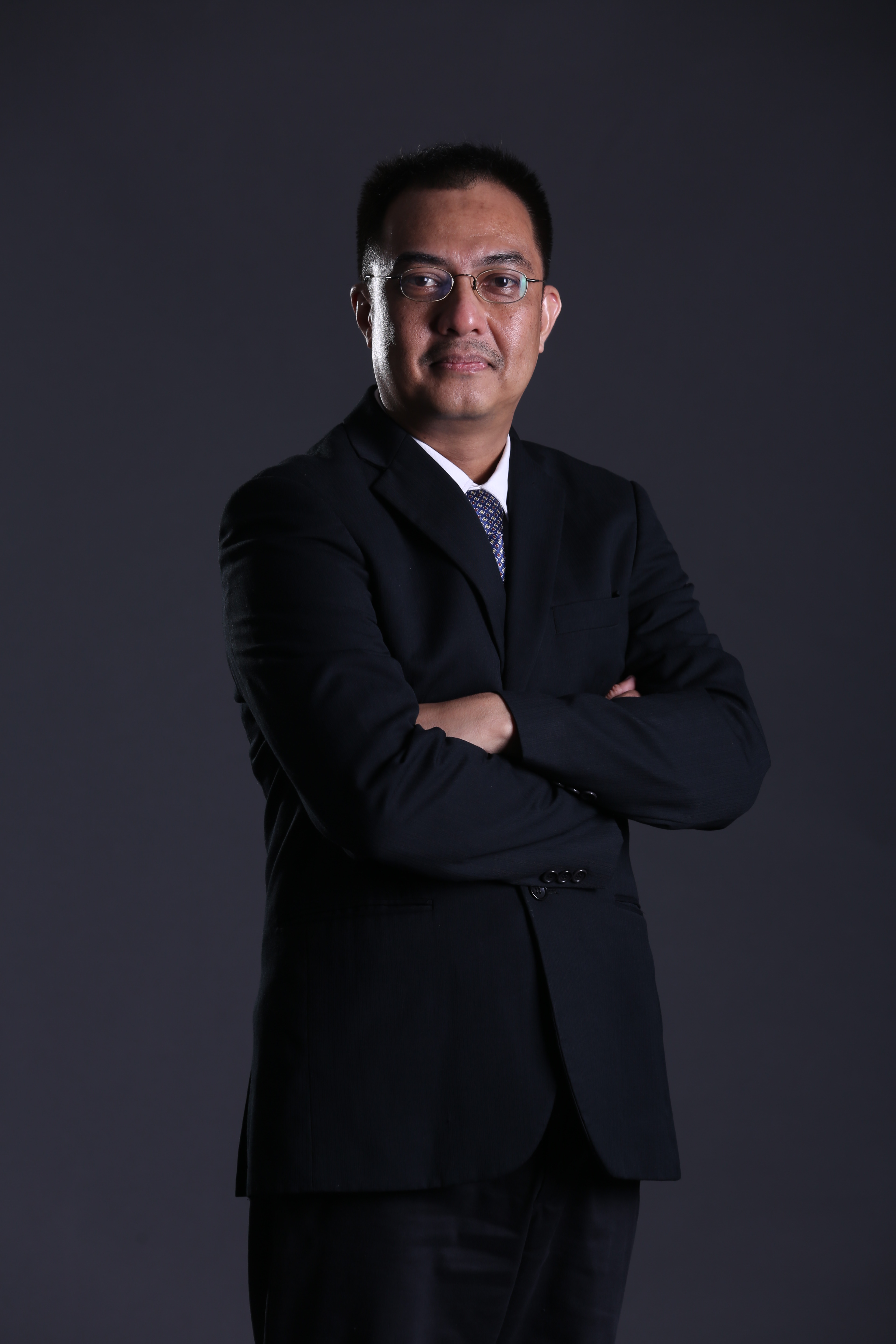 Hadi Nur - Born in 1969. Online since 1999. - Corporate shoot photos